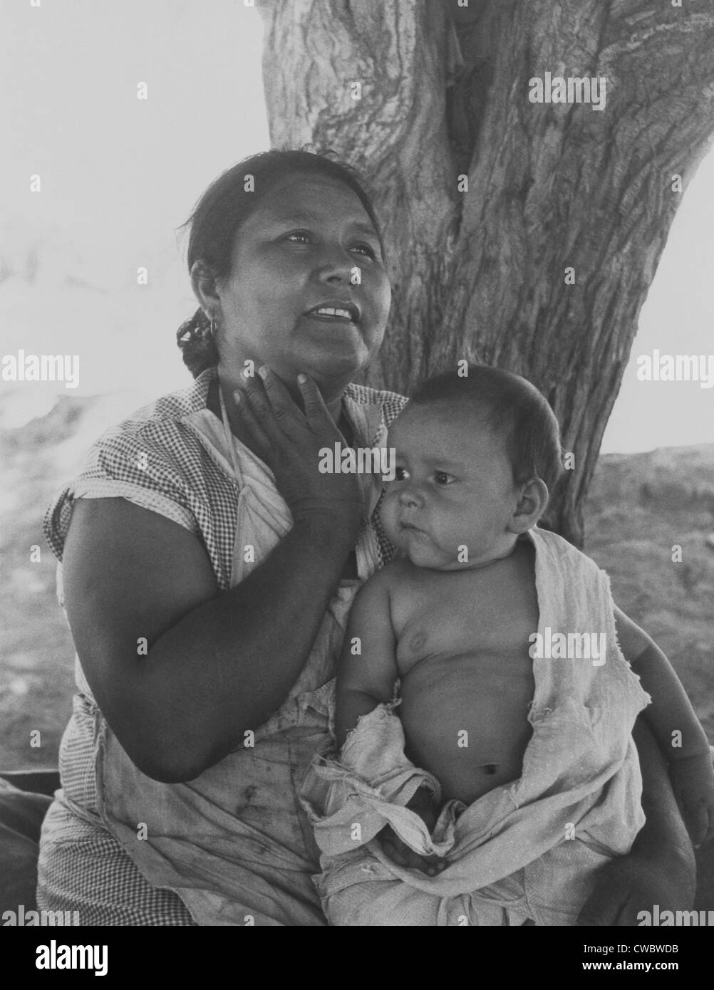 Mexican-American mother and child in California during the Great ...