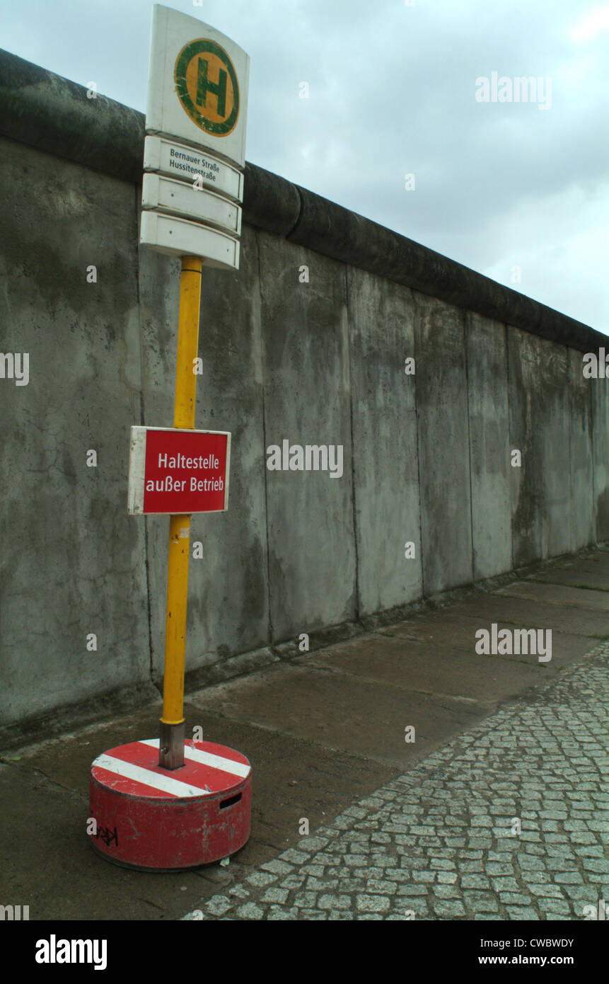 Berlin bus stop hi-res stock photography and images - Alamy