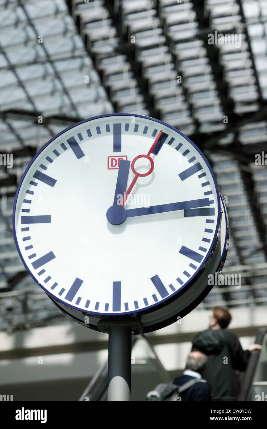 Berlin Hauptbahnhof station clock in Stock Photo - Alamy
