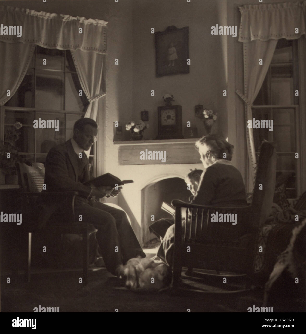 Family scenes 1930s hi-res stock photography and images - Alamy