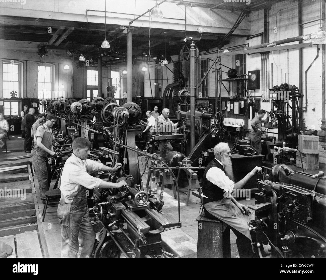 Men working at machines in the Government Printing Office, Washington ...