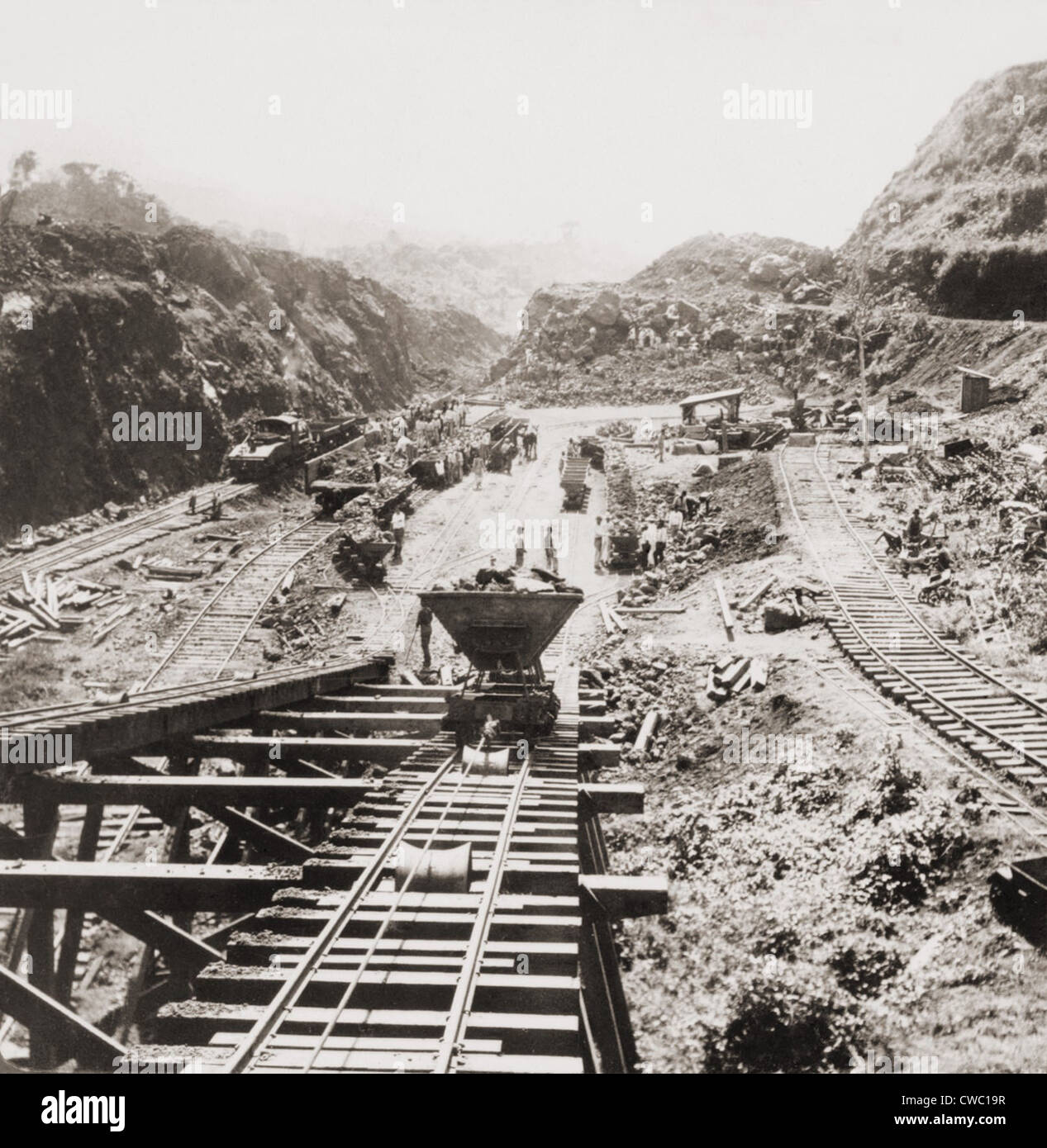 Panama Canal construction at the Culebra Cut, Panama Canal in 1907 ...