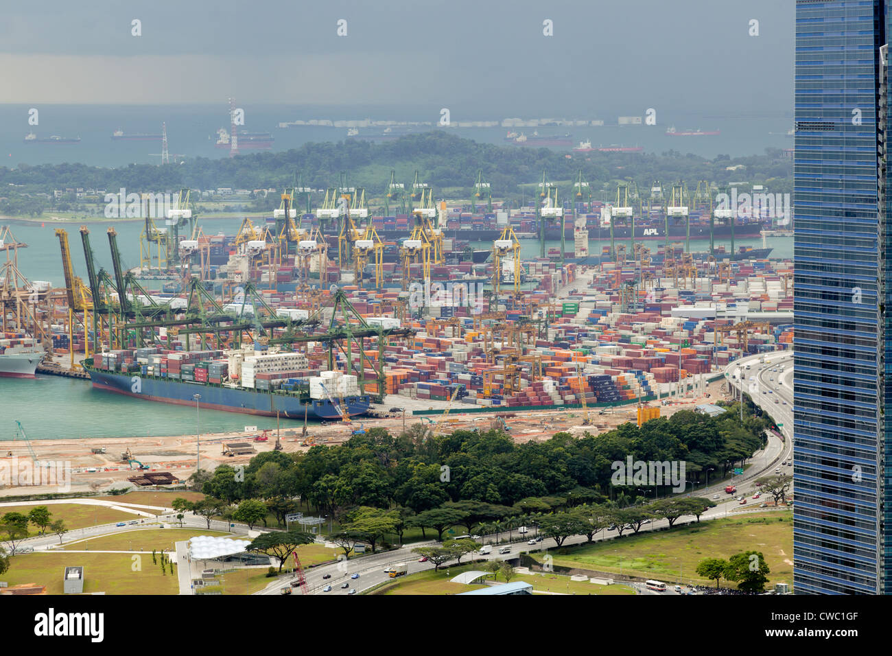 Singapore skyline containers hi-res stock photography and images - Alamy