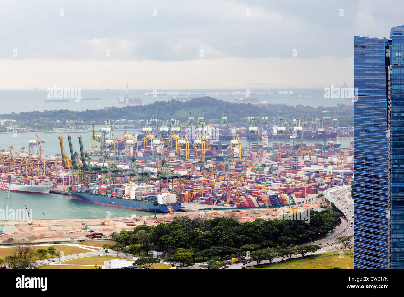 Singapore skyline containers hi-res stock photography and images - Alamy