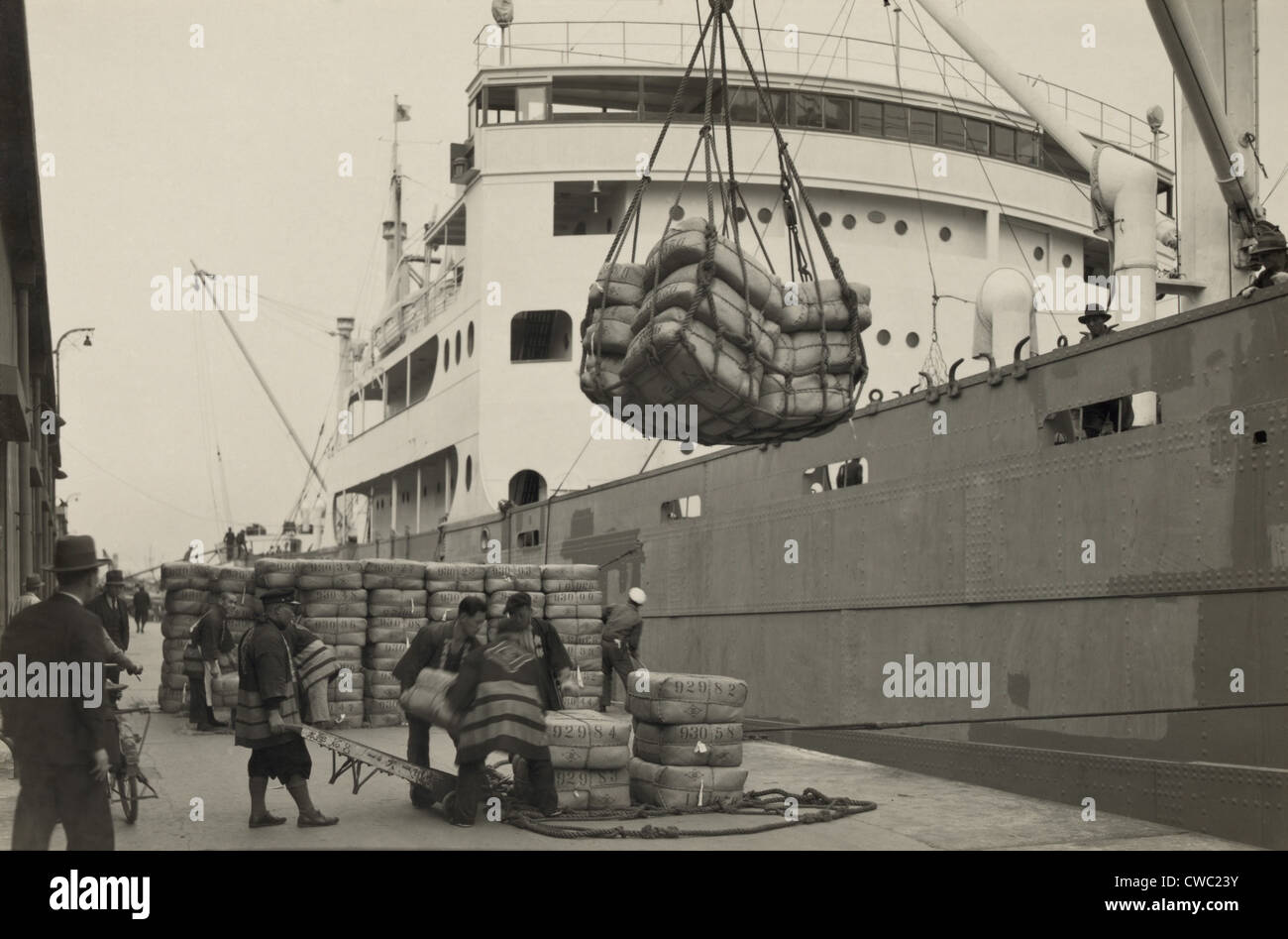 Historical longshoremen hi-res stock photography and images - Alamy