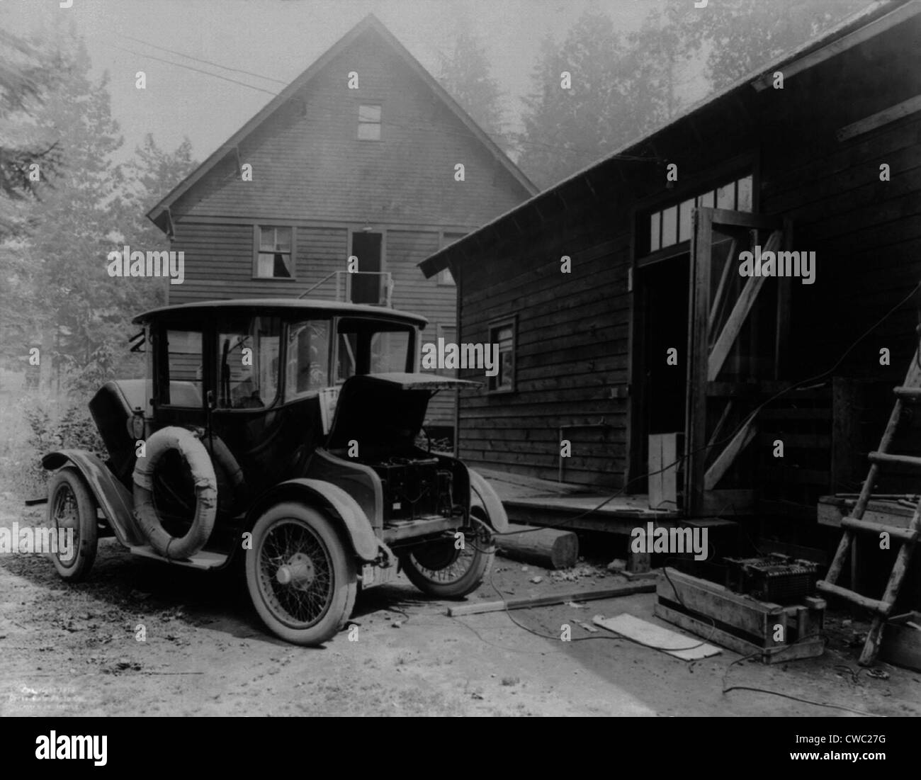 Charging cars Black and White Stock Photos & Images - Alamy