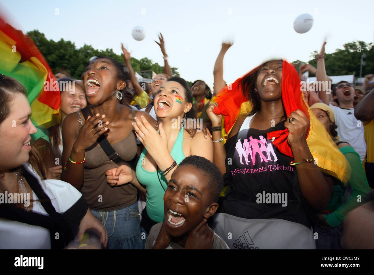 Soccer fans World Cup 2006: Fans Cheering Ghanaian Stock Photo - Alamy