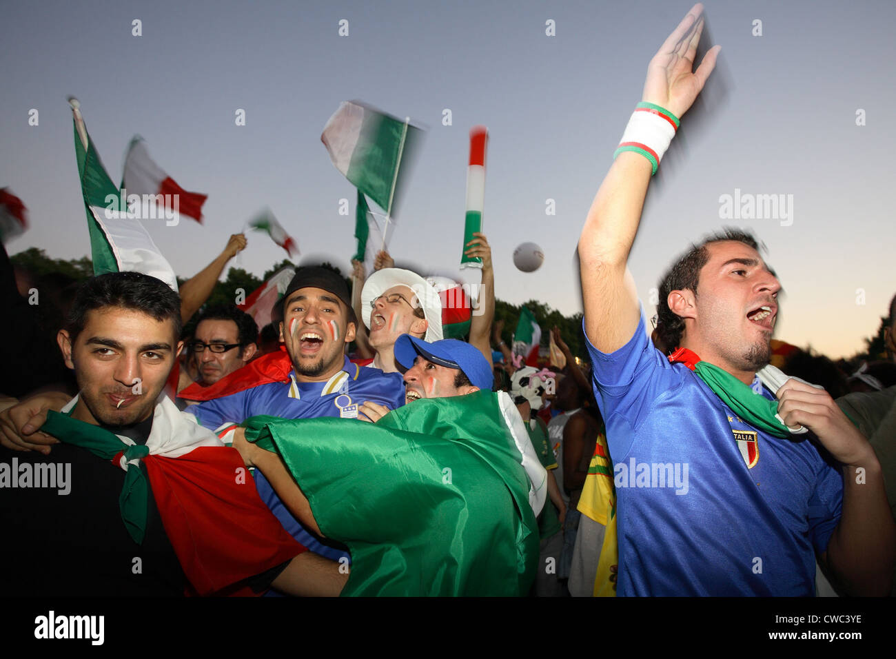 Cheering men italian flags hi-res stock photography and images - Alamy