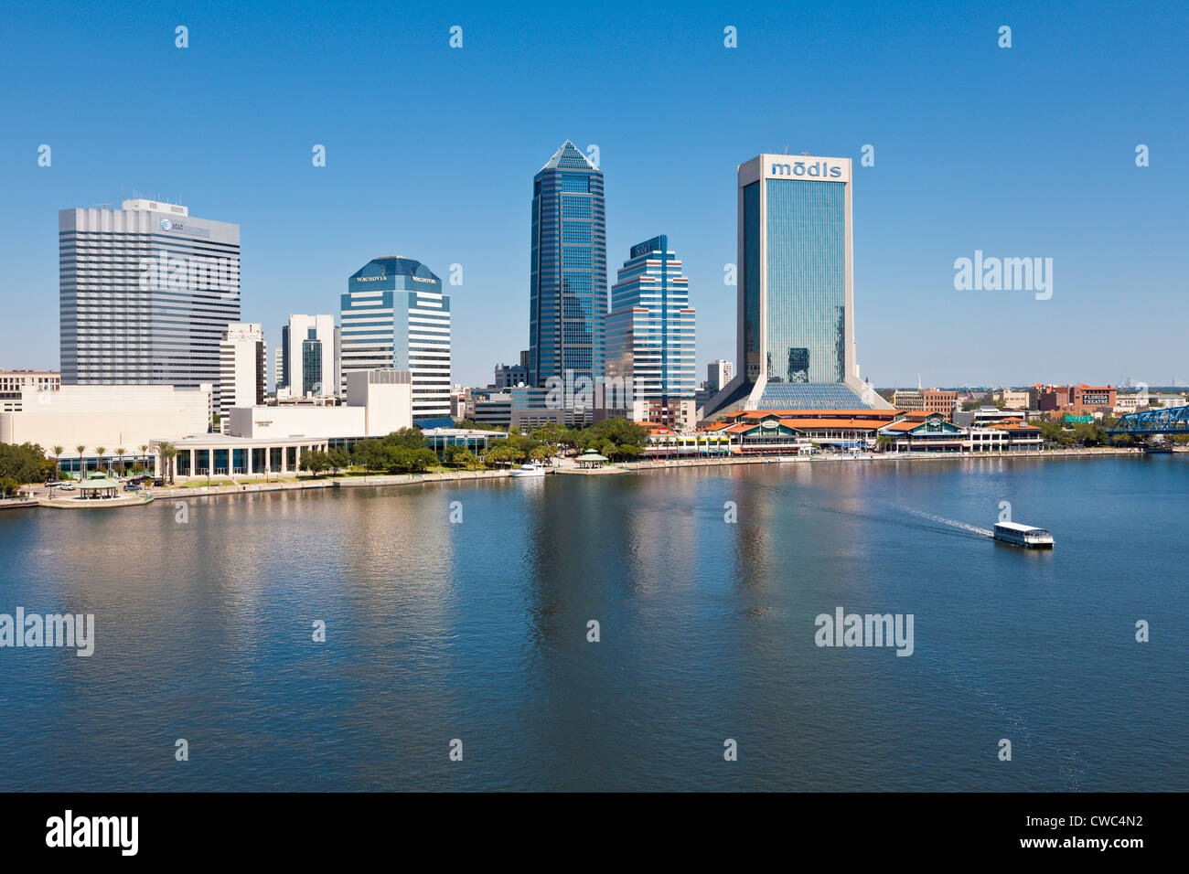 Northbank Riverwalk city park along St. Johns River in downtown ...