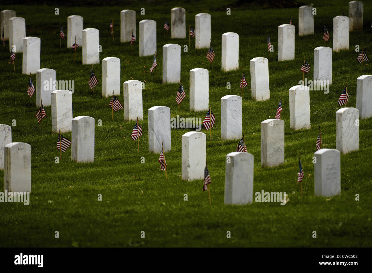 Flags at gravesites in Arlington National Cemetery for Memorial Day ...