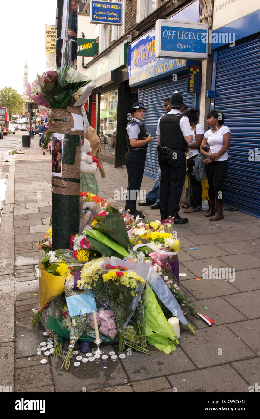 Memorial in street where young man was murdered in London Stock Photo ...