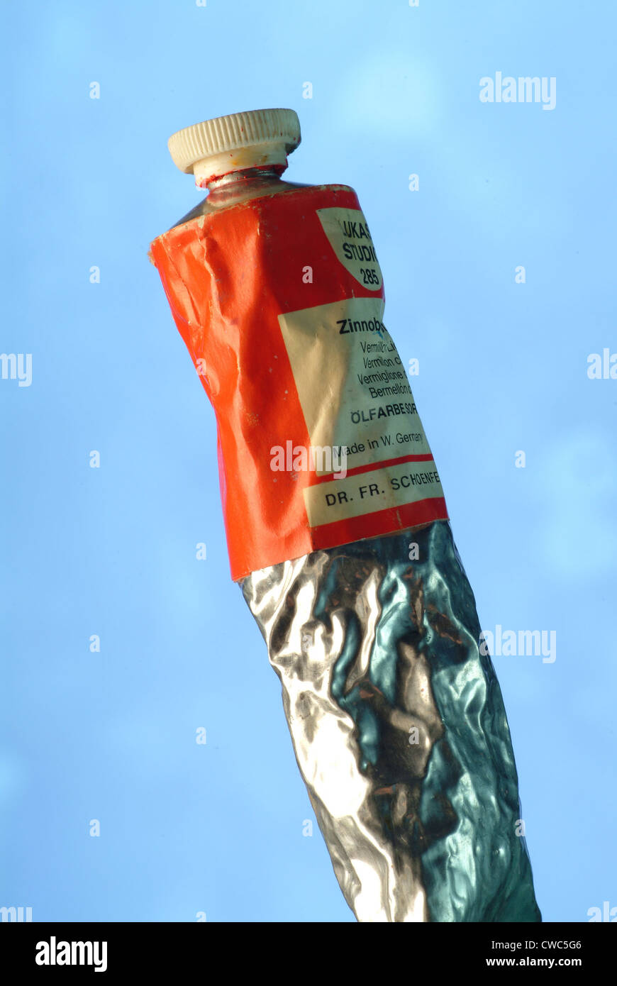 Used paint tube hi-res stock photography and images - Alamy