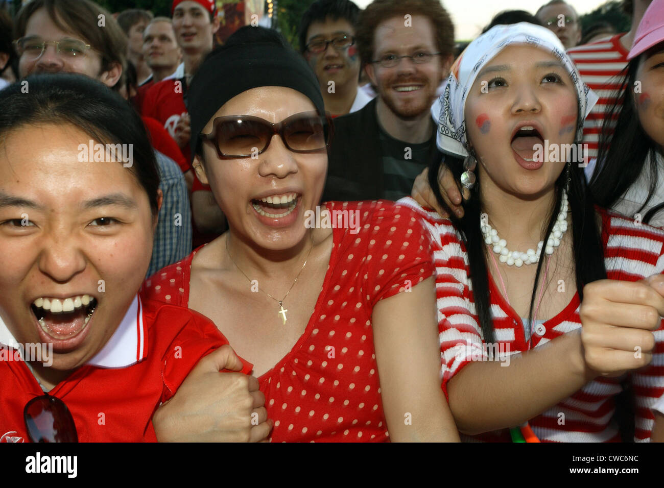 Female south korean fan hi-res stock photography and images - Alamy
