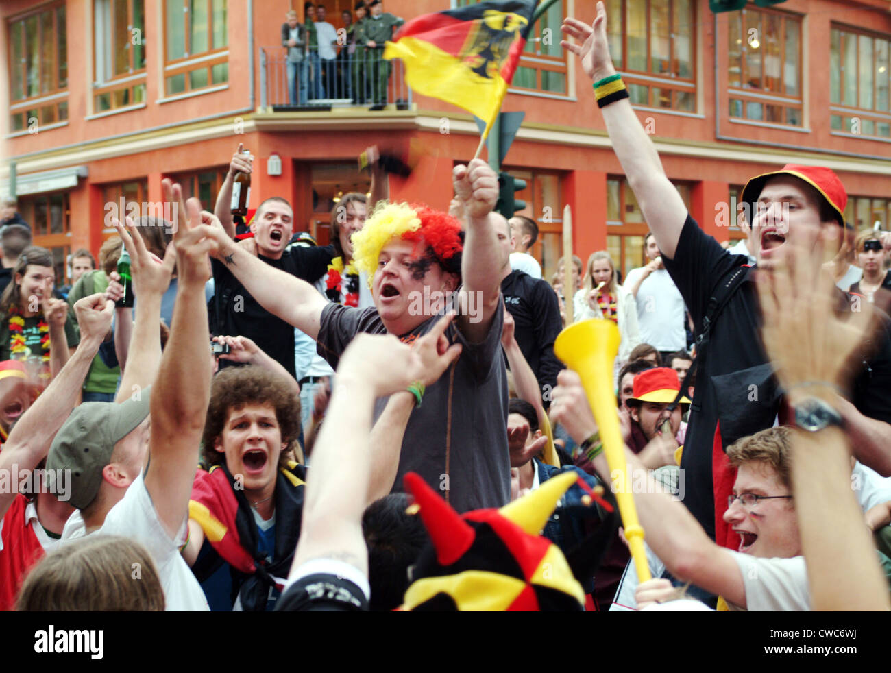 Berlin, German football fans cheering Stock Photo - Alamy
