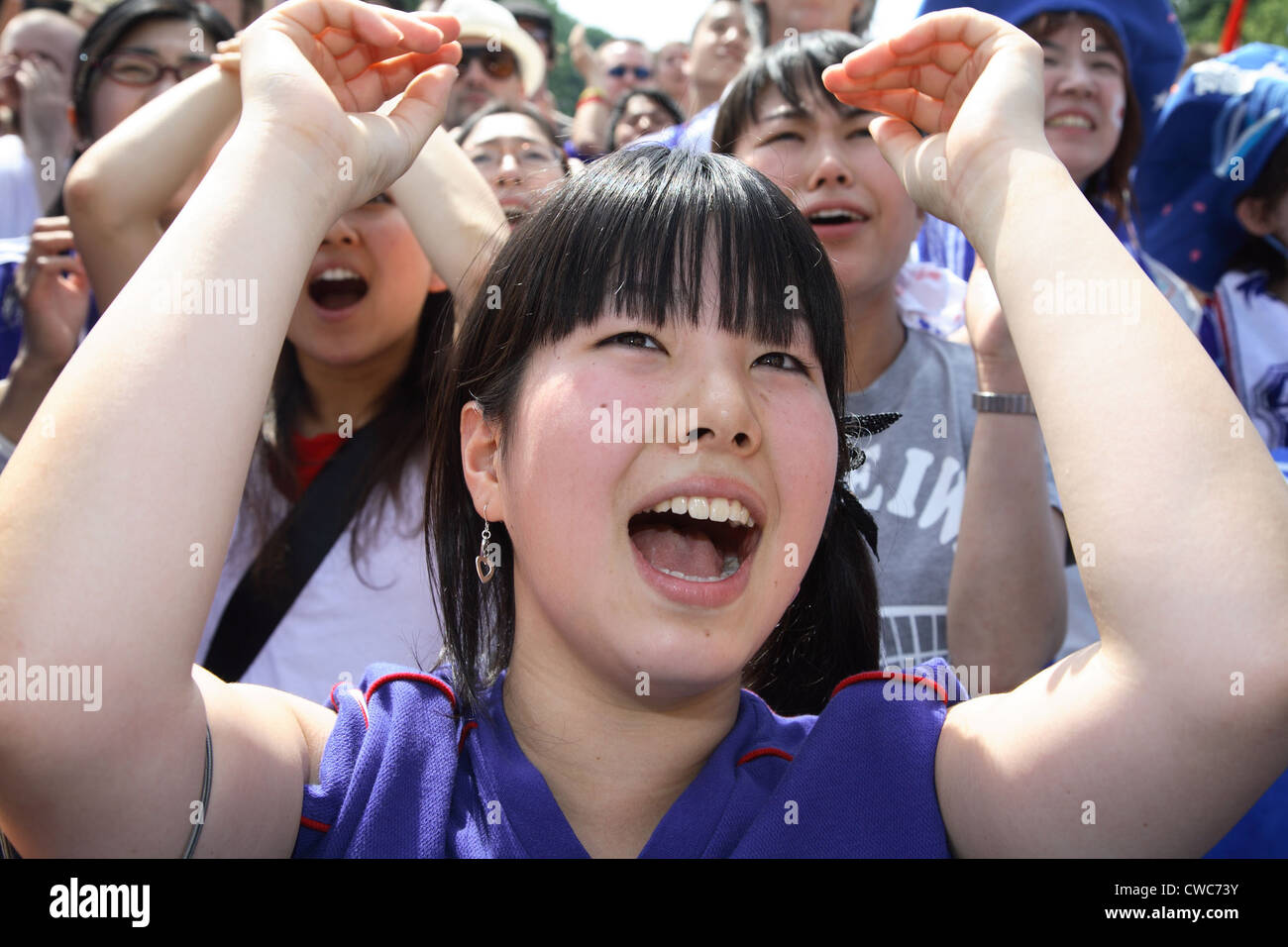 Japan fans world cup hi-res stock photography and images - Alamy
