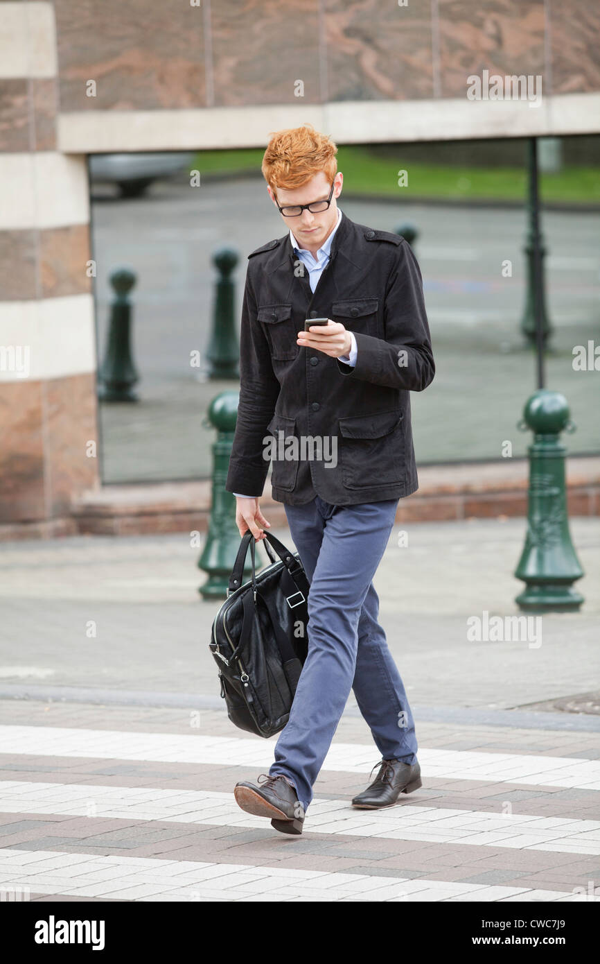 Crossing road phone hi-res stock photography and images - Alamy