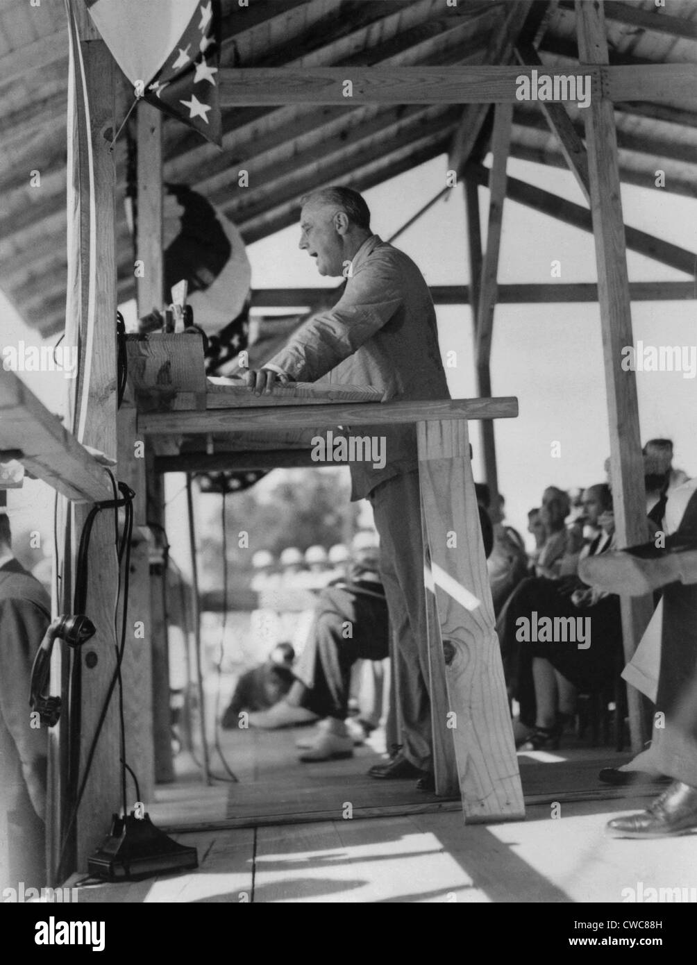 President roosevelt speaking 1930s hi-res stock photography and images ...