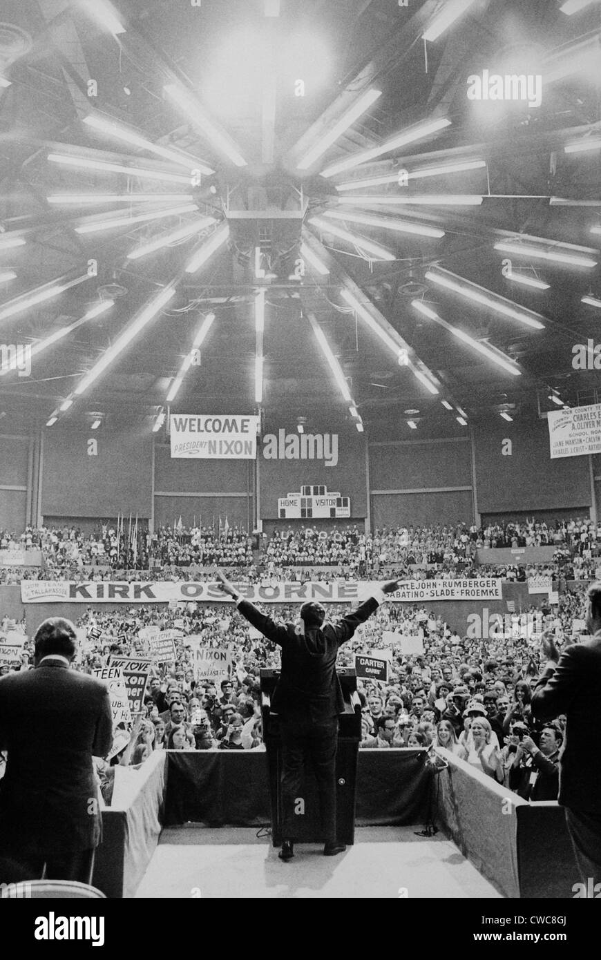 President Richard Nixon making his signature 'V' gesture while speaking ...