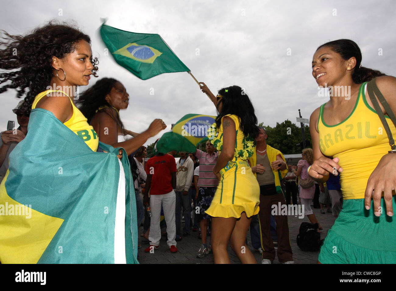 Brazilians dancing national flag hi-res stock photography and images ...