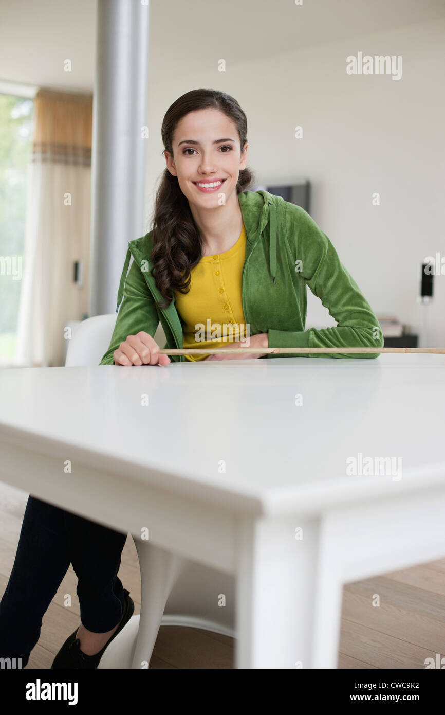 Woman table legs crossed hi-res stock photography and images - Alamy
