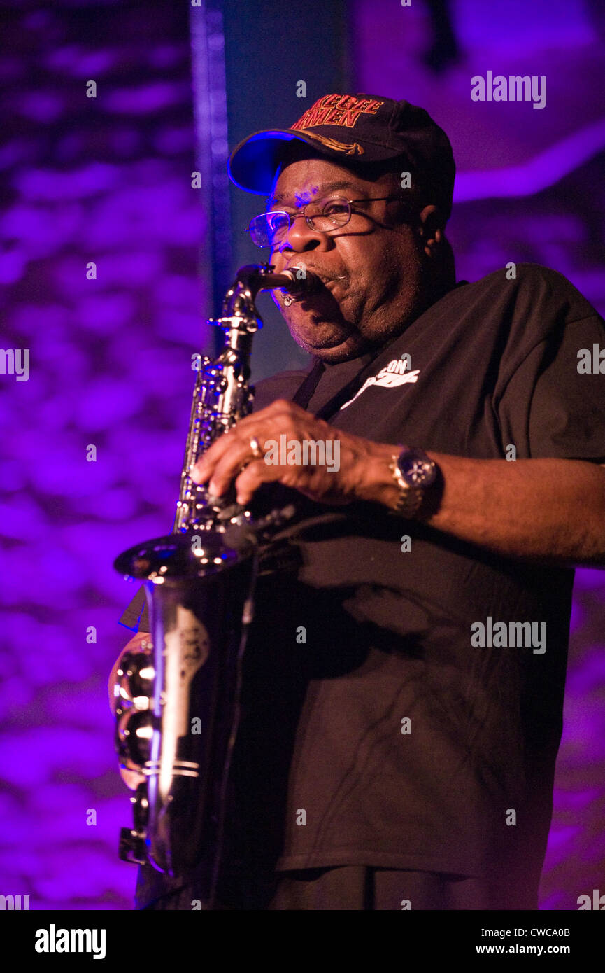 Saxofones hi-res stock photography and images - Alamy