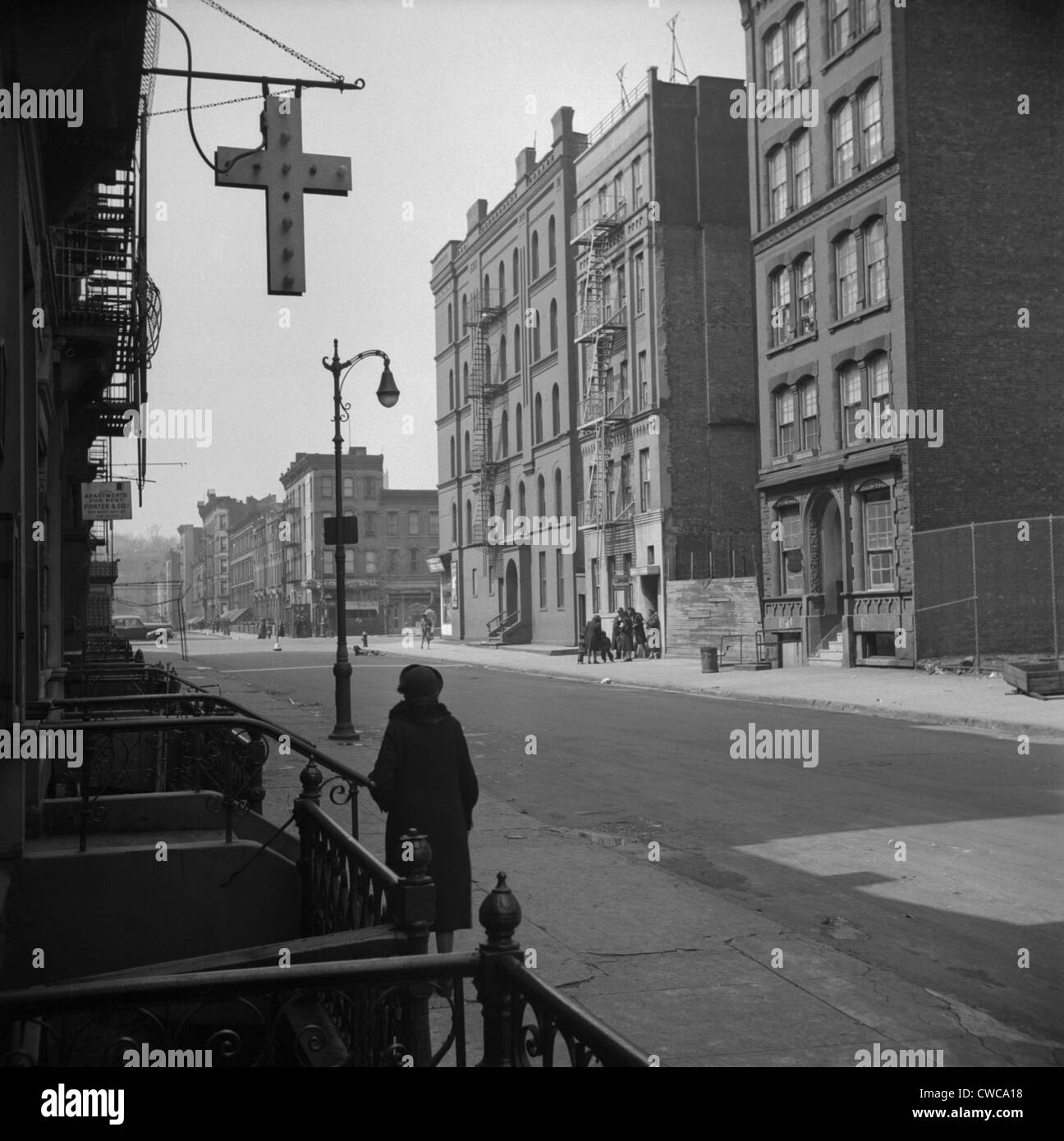 Harlem street scene 1940s hi-res stock photography and images - Alamy