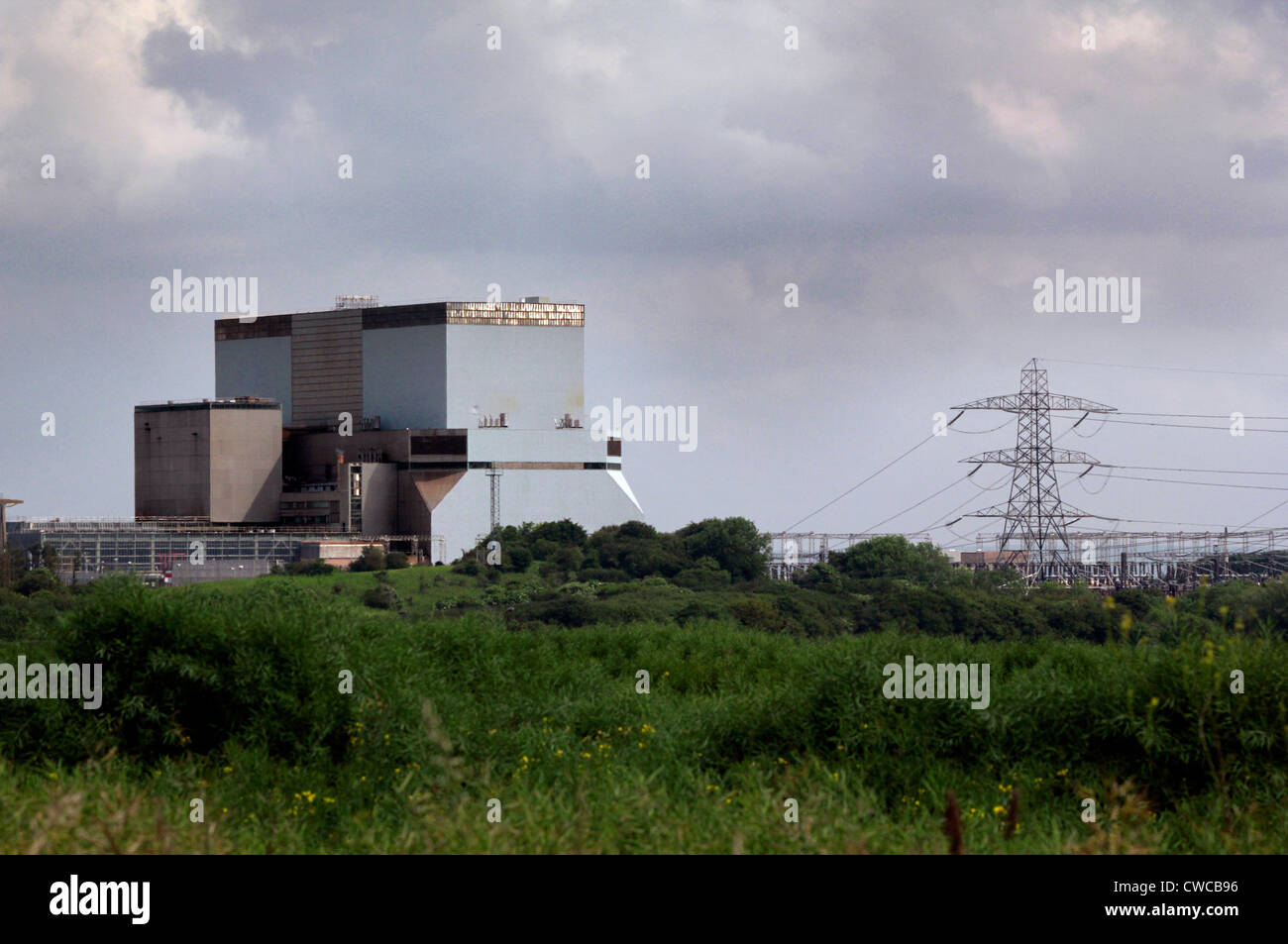 Hinkley B reactor building at Hinkley Point nuclear power station ...