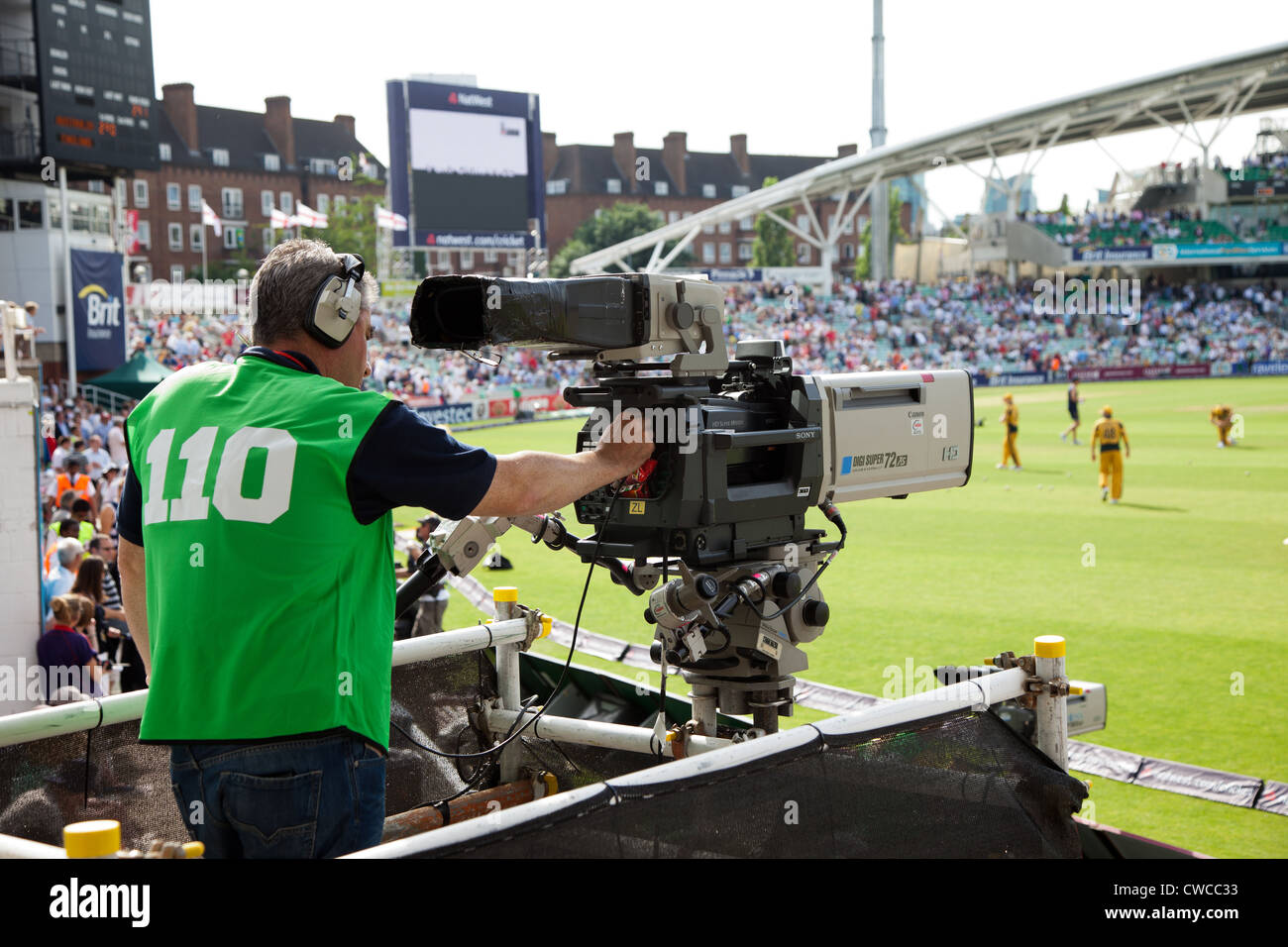 Cricket cameraman hi-res stock photography and images - Alamy