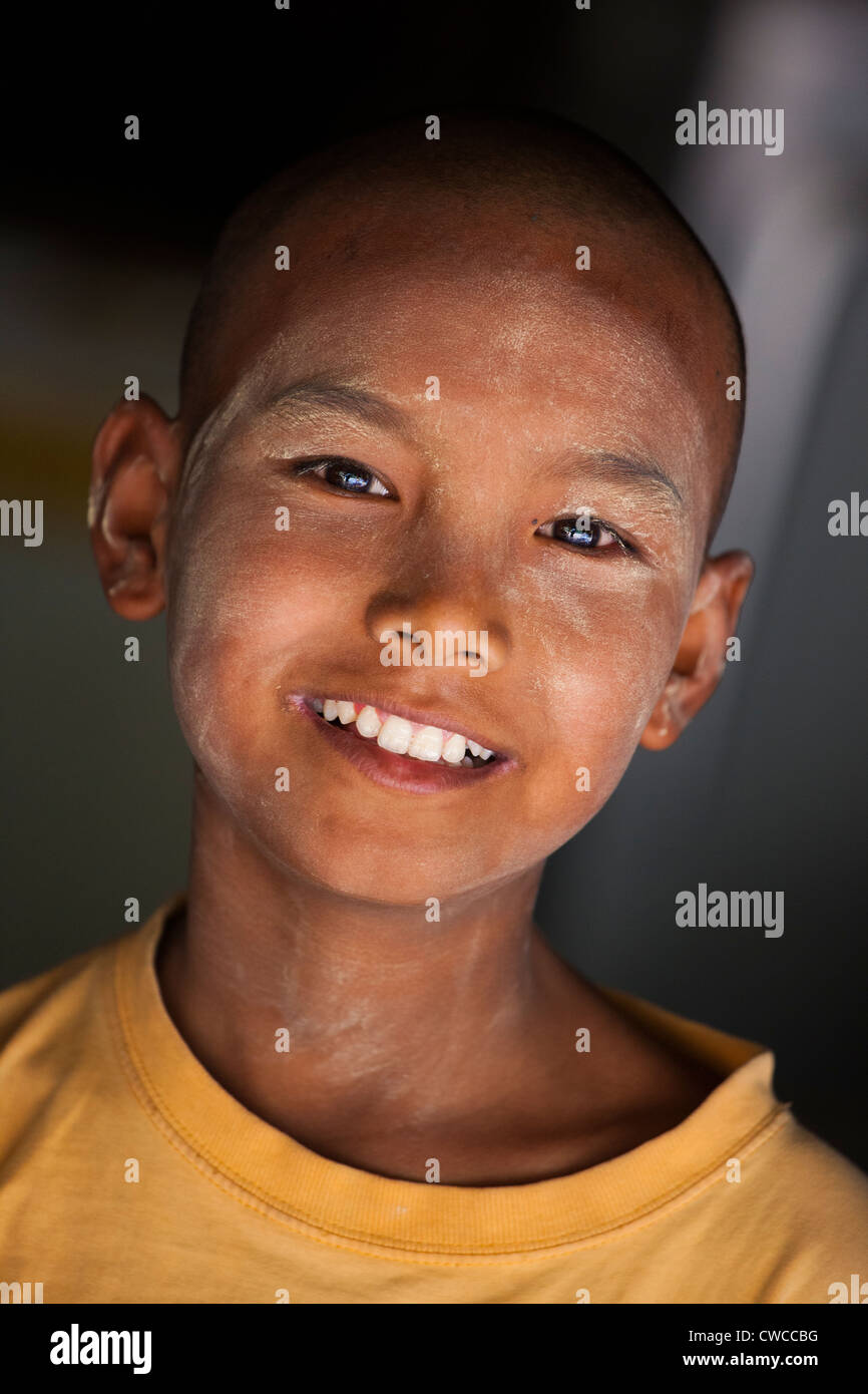 Burmese boy in Bagan, Myanmar Stock Photo - Alamy