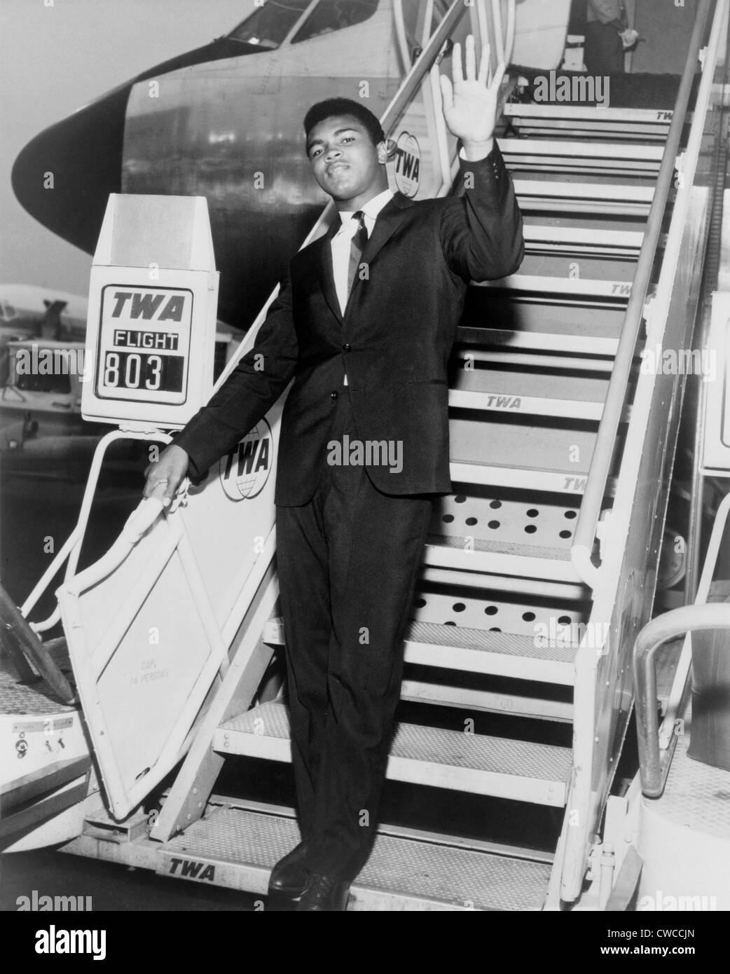 Airports 1960s hi-res stock photography and images - Alamy