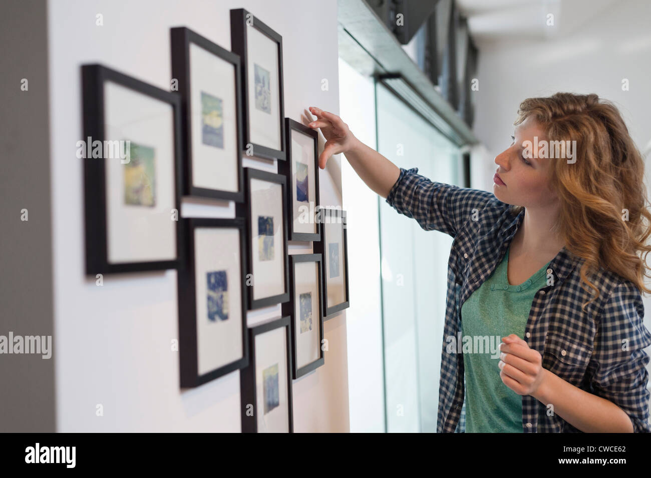Interior designer measuring painting size Stock Photo - Alamy