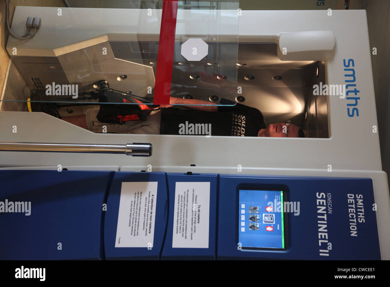 Security screening hi-res stock photography and images - Alamy