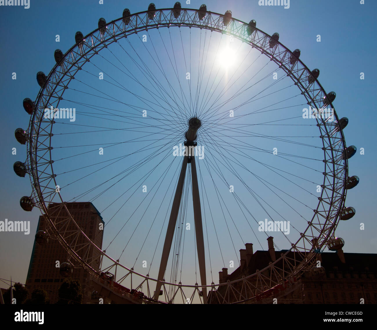 London shell sun blue hi-res stock photography and images - Alamy