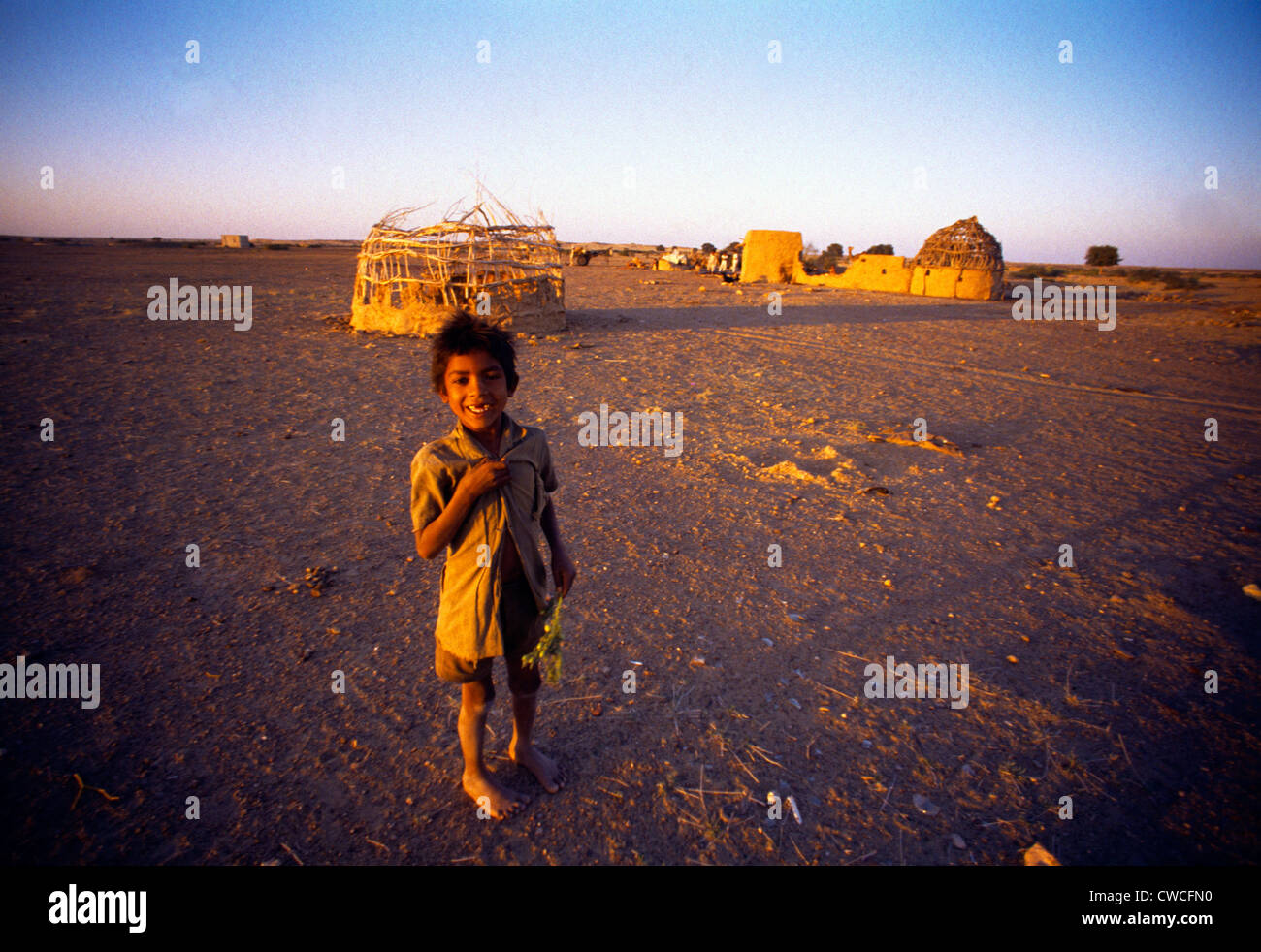 Mud huts in thar desert village india hi-res stock photography and ...