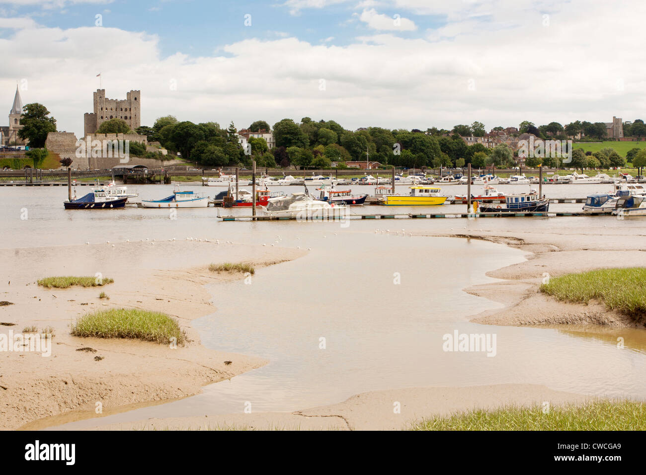 Rochester castle river medway hi-res stock photography and images - Alamy