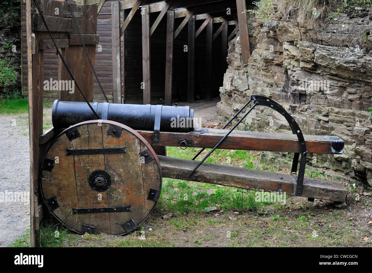 Replica medieval cannon hi-res stock photography and images - Alamy