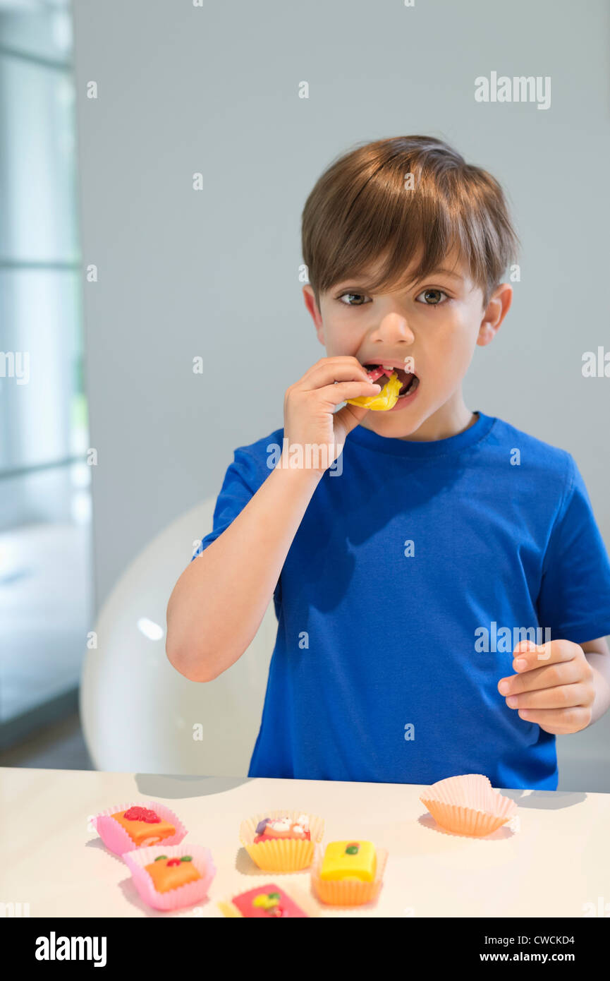 Boy eating a cup cake Stock Photo - Alamy