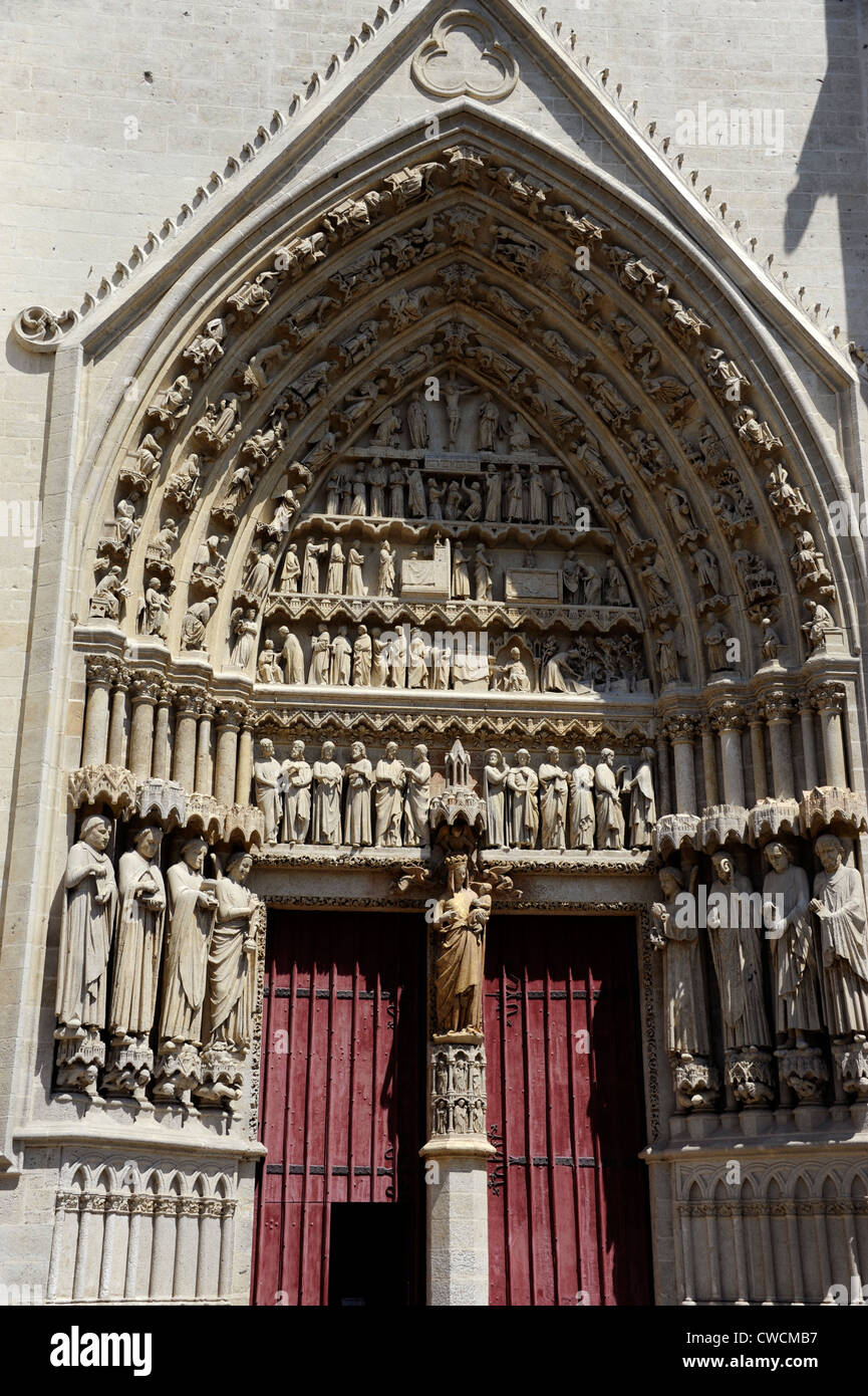 Ceiling of amiens cathedral hi-res stock photography and images - Alamy