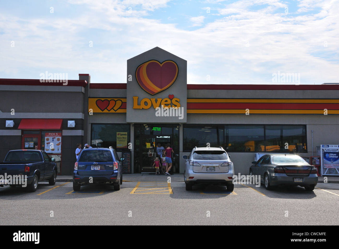 Loves convenience store gas station hi-res stock photography and images ...