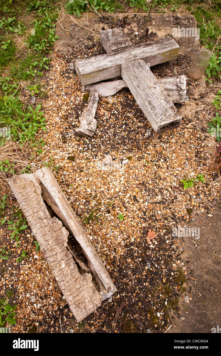 Wooden Cross Grave High Resolution Stock Photography and Images - Alamy