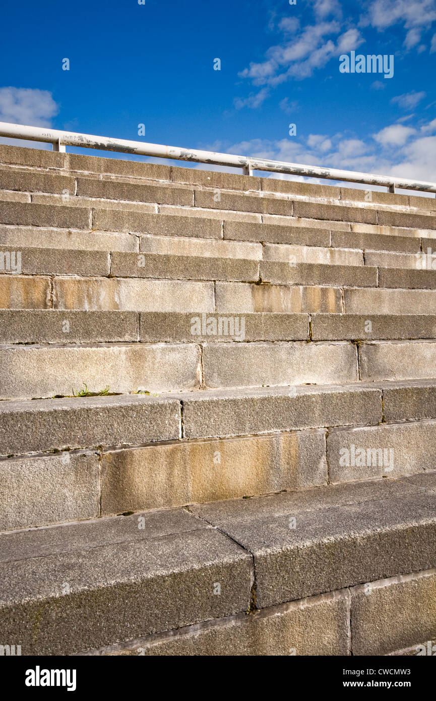 Concrete step barrier hi-res stock photography and images - Alamy