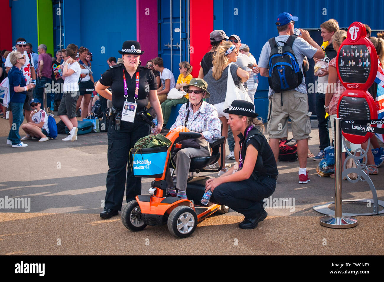 Policewomen hi-res stock photography and images - Alamy