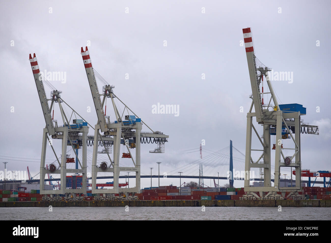 Quay cranes in the Port of Hamburg Stock Photo - Alamy
