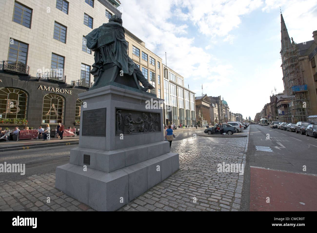 James clerk maxwell statue hi-res stock photography and images - Alamy