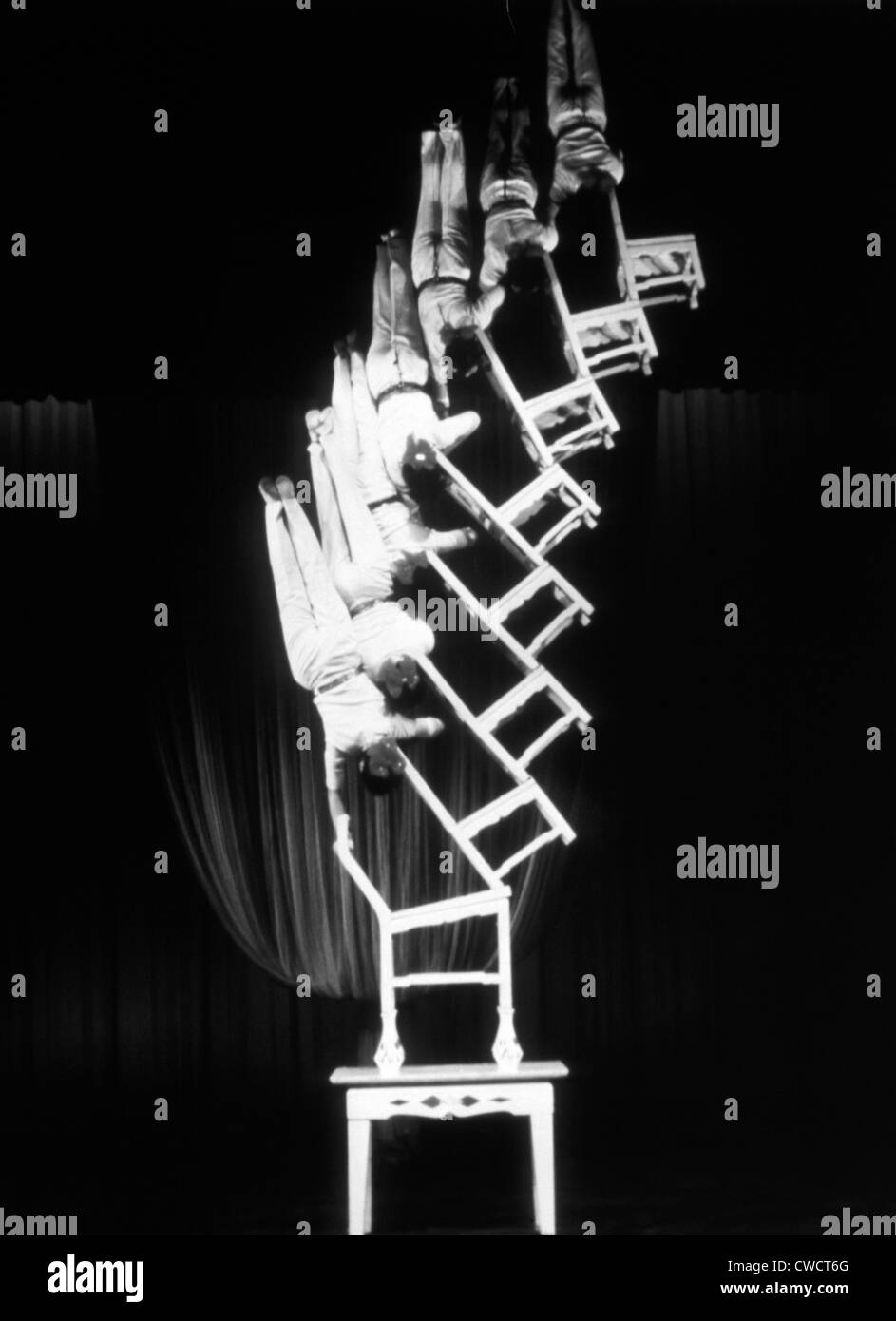 Vintage circus acrobats hi-res stock photography and images - Alamy