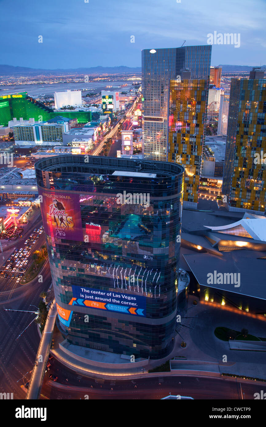 Las vegas city buildings at night hi-res stock photography and images ...