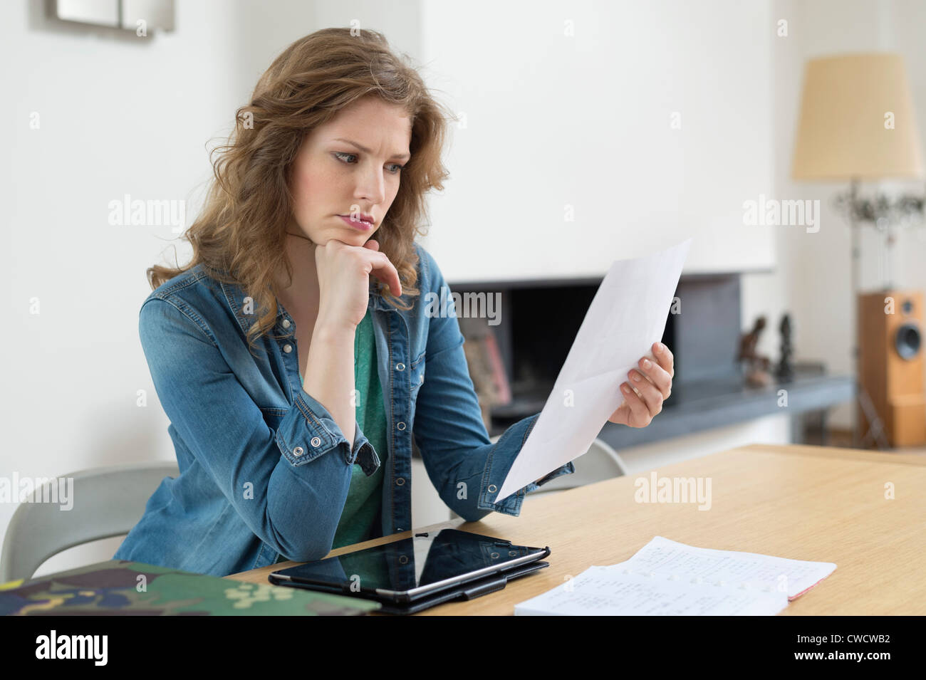 Sorting out bills hi-res stock photography and images - Alamy