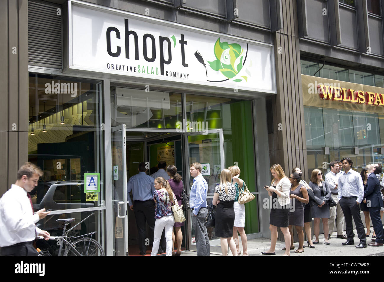 Office workers line up at a salad restaurant in midtown Manhattan ...
