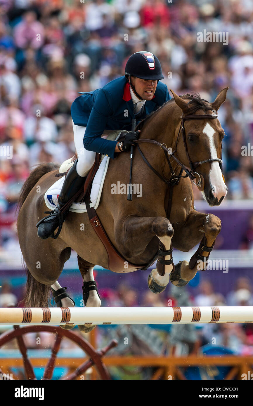 Simon Delestre (FRA) riding Napoli Du in the Individual Jumping ...