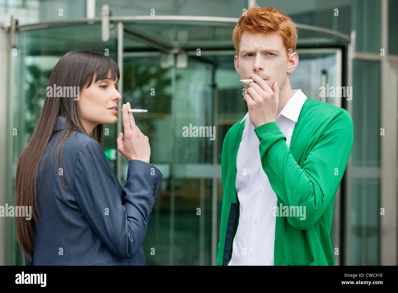 Cigarette smoking couple hi-res stock photography and images - Alamy